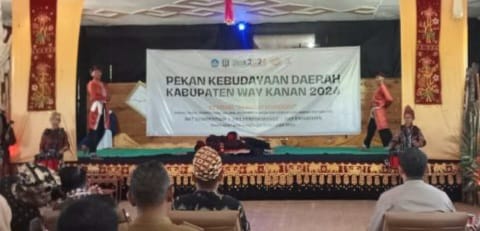 Acara Festival Kebudayaan Daerah Kabupaten Way Kanan tahun 2024 dibuka ...