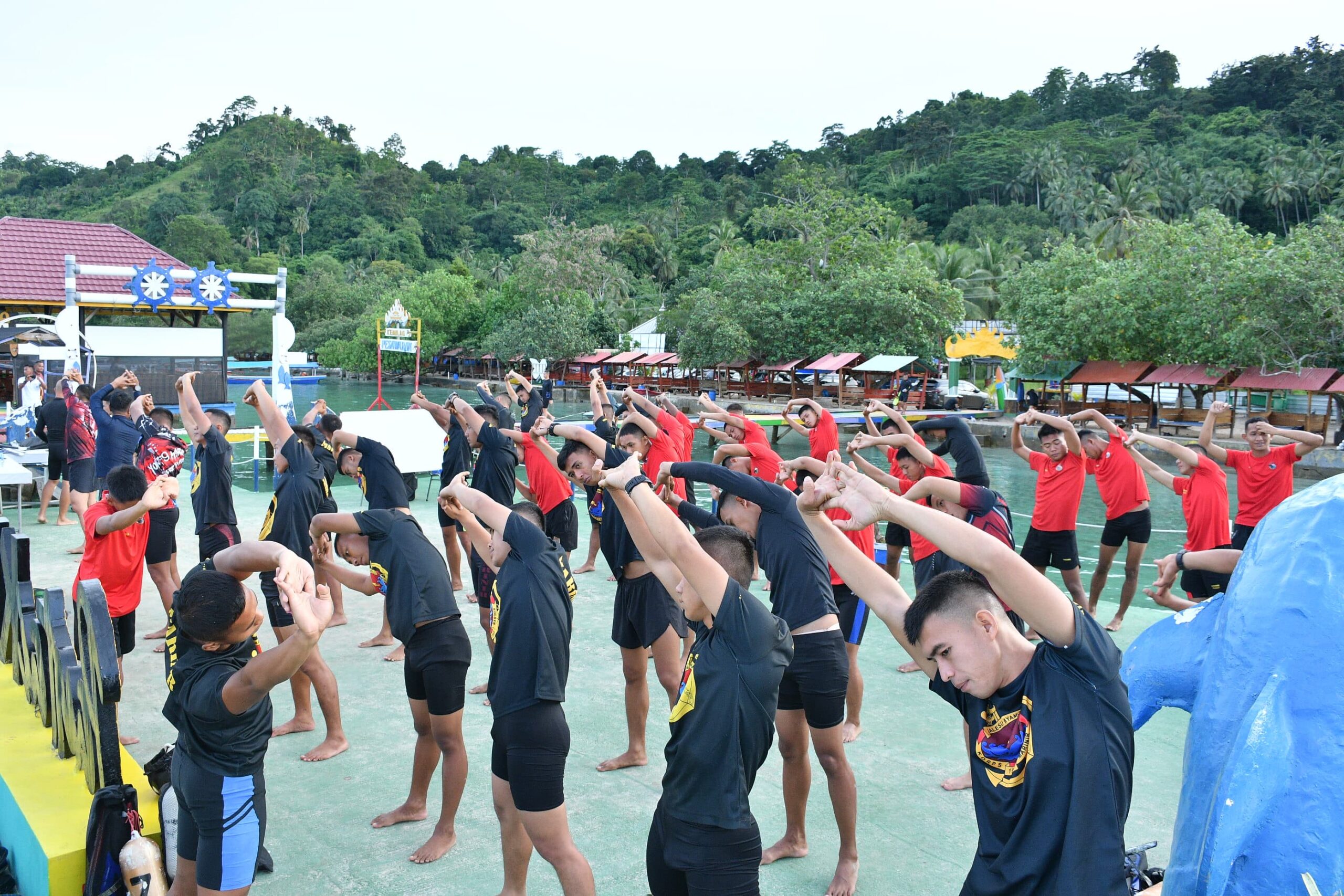 Perwira Brigif 4 Mar/BS Wilayah Lampung melaksanakan Renang Laut Jarak ...